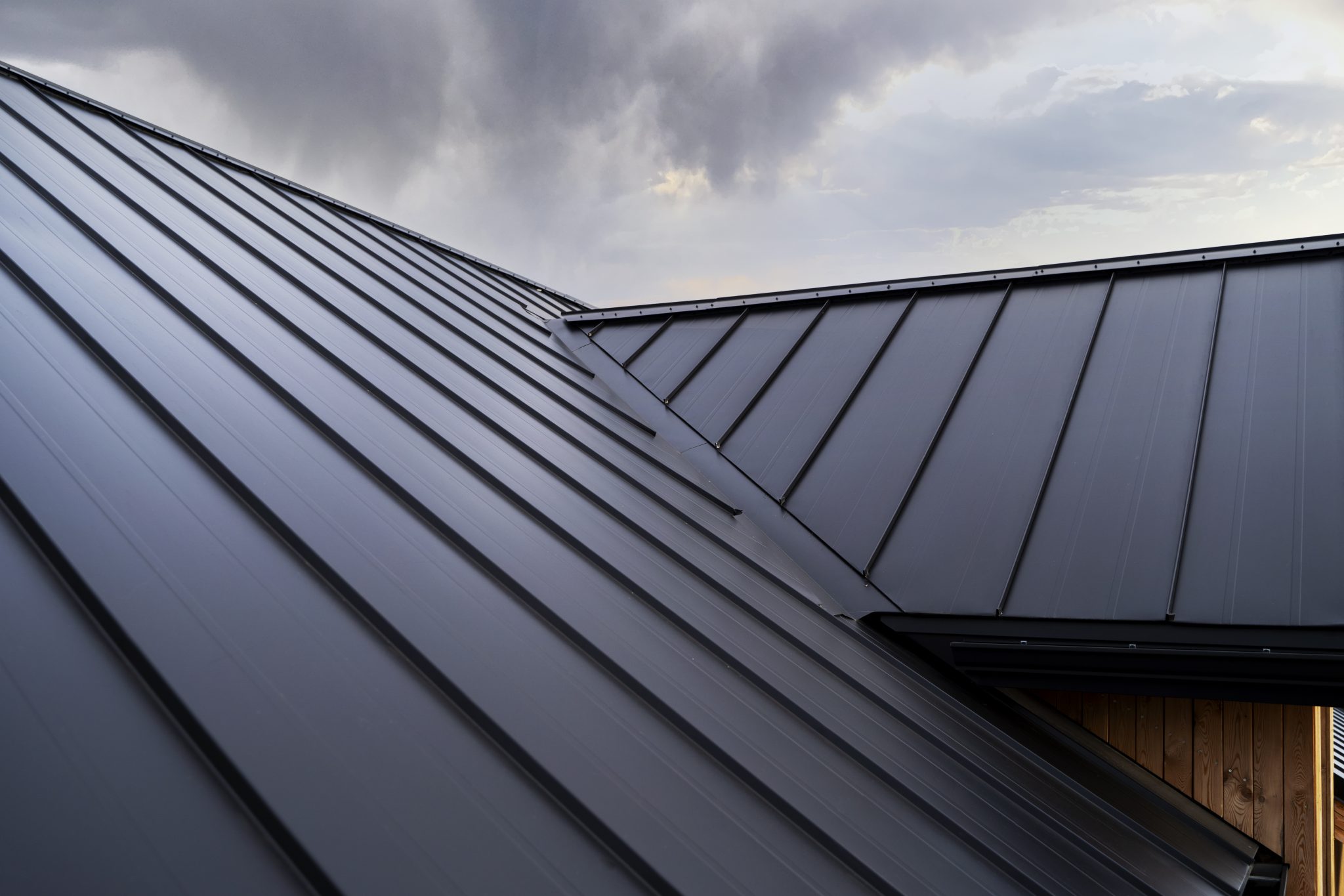 Insulated Metal Cladding Panels: Benefits, Types & Applications